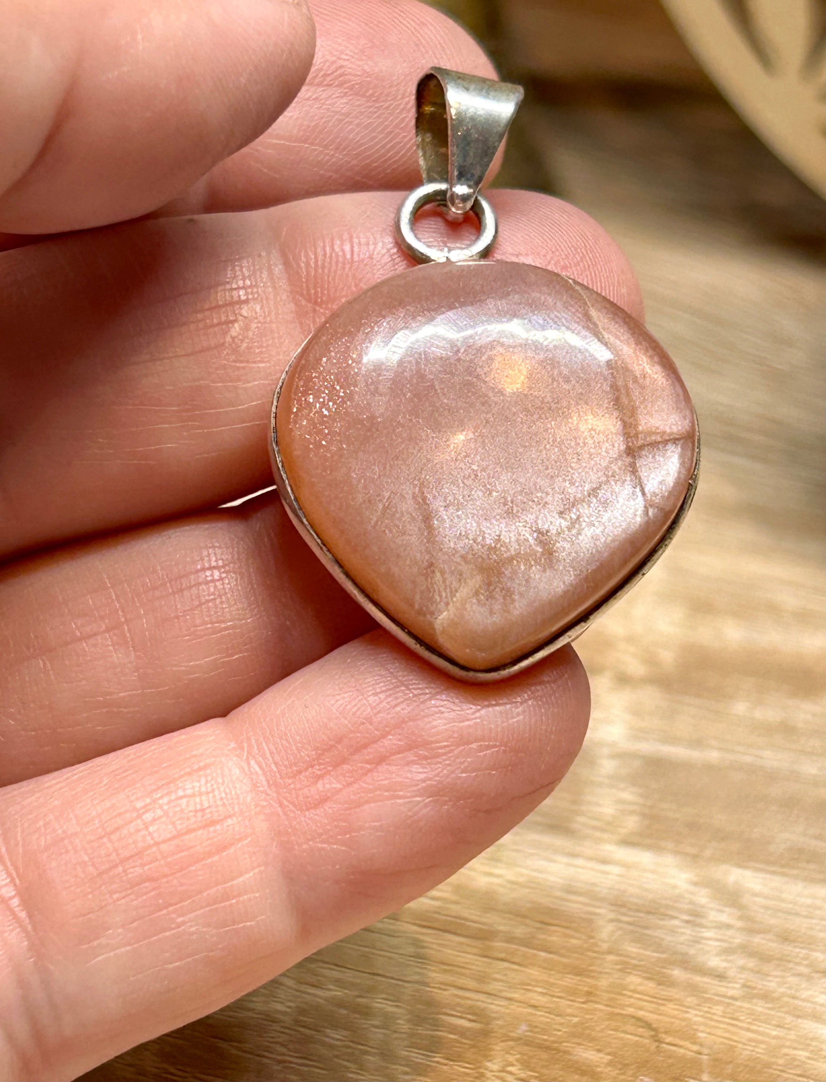 Pendentif de pierre de lune pêche – Renaixion.Devenez ce que vous êtes